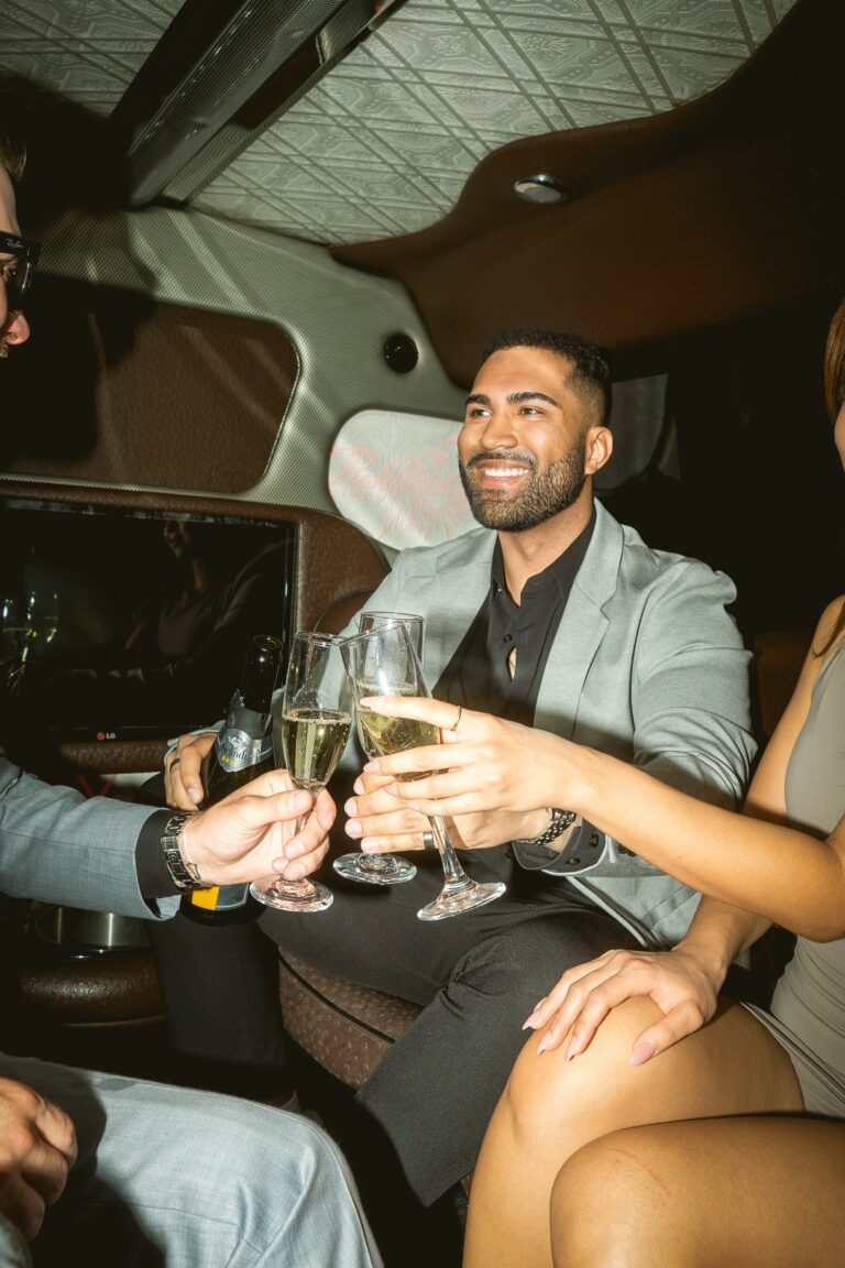 Wingman Plus - Online Dating Profile Photographer for Men